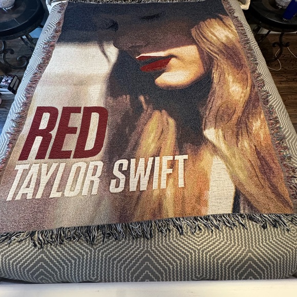 Taylor Swift | Bedding | Taylor Swift Red Album Limited Edition Concert ...